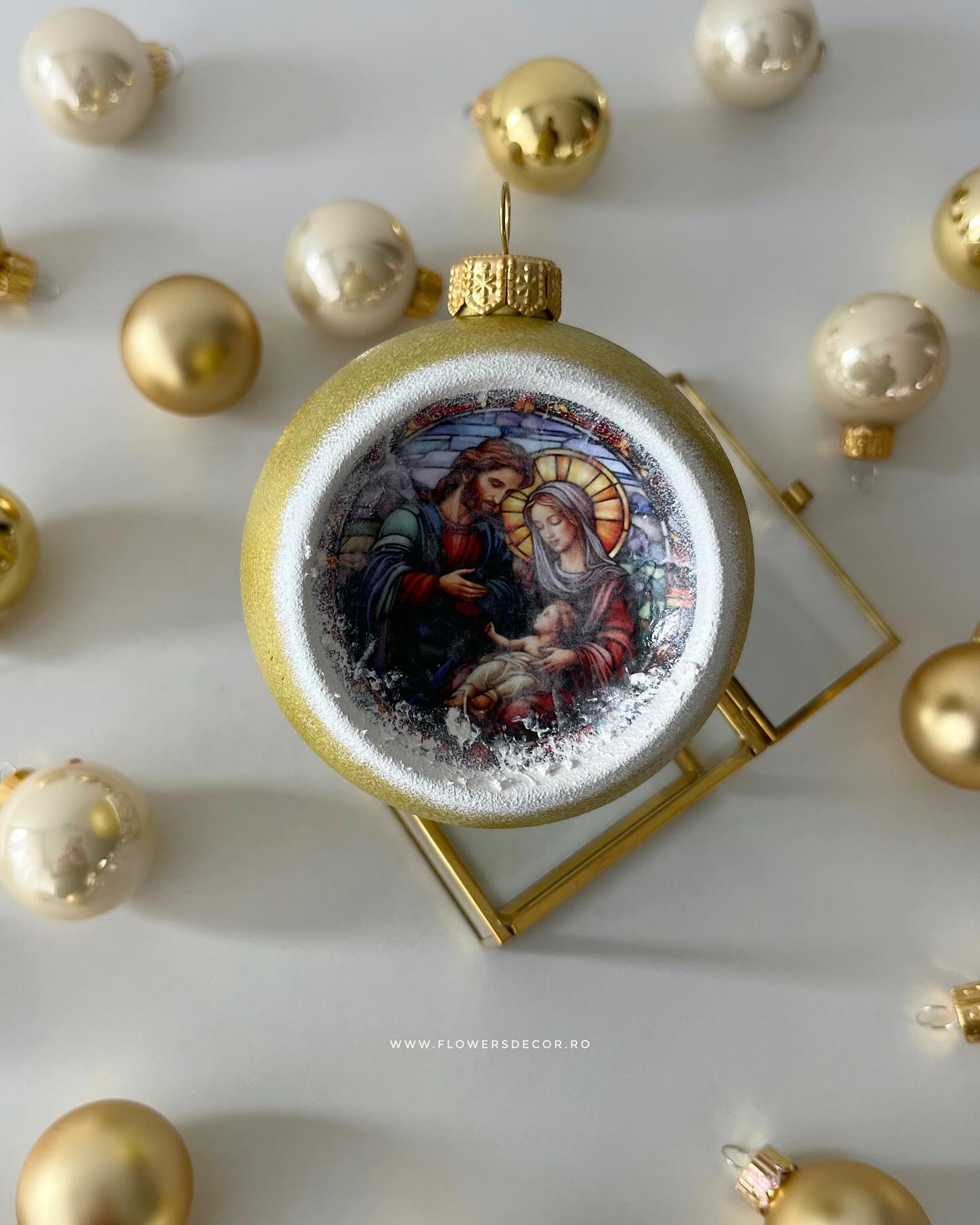 Glob cu Nasaterea Domnului pentru brad, 8 cm - Flowers Decor